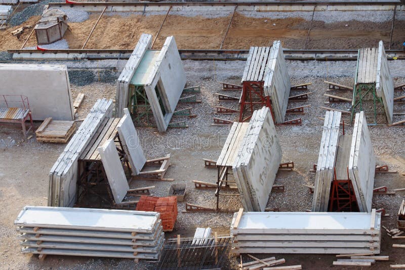 Dalles En Béton Grises Se Préparant à La Construction Photo stock - Image du bloc, gris: 78158568