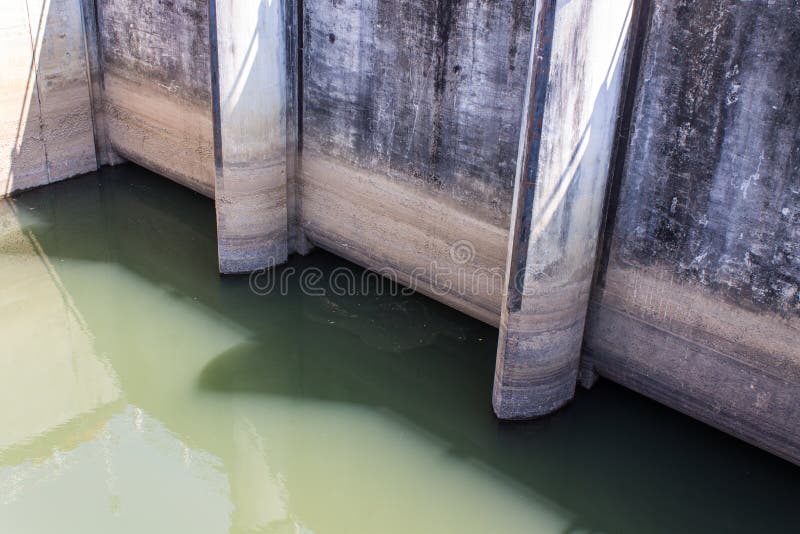 Dam, Lock Gates stock image. Image of handled, shut, river - 40152457