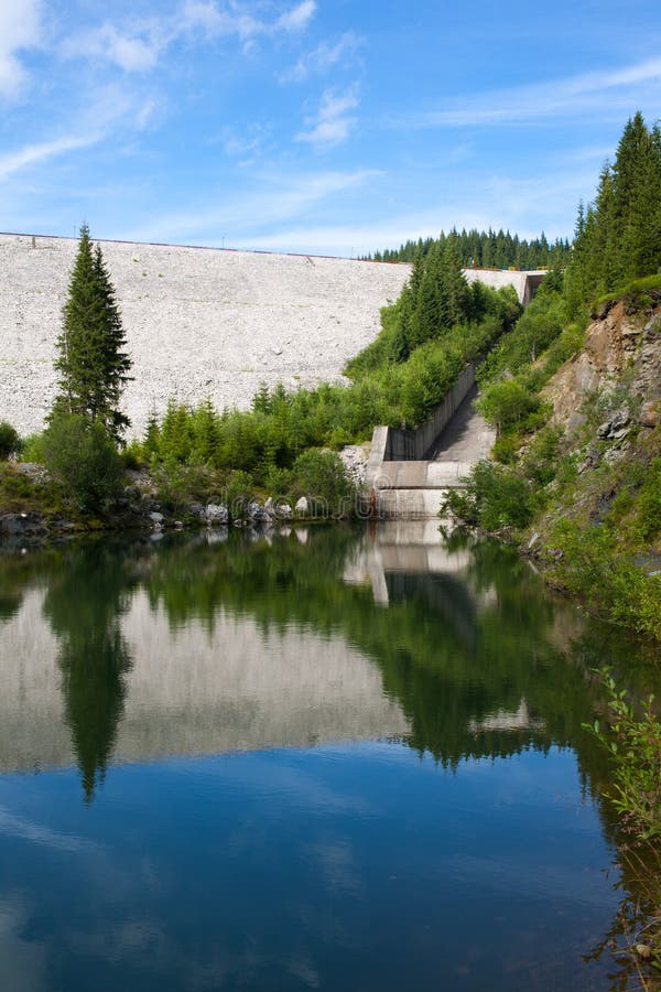 Dam with outlet to lake stock image. Image of lake, high - 61722501