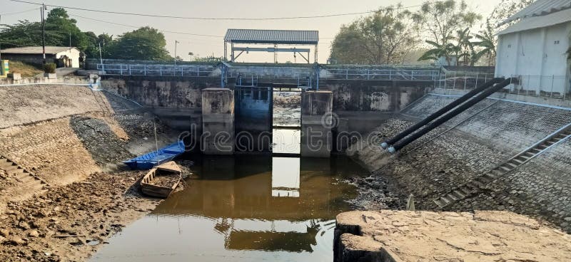 The Dam& X27;s Sluice Gates that are Dry Stock Photo - Image of sluice ...