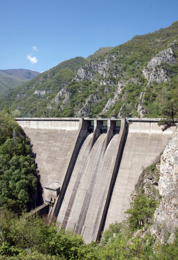 Dam wall stock image. Image of reservoir, concrete, barrier - 14265831