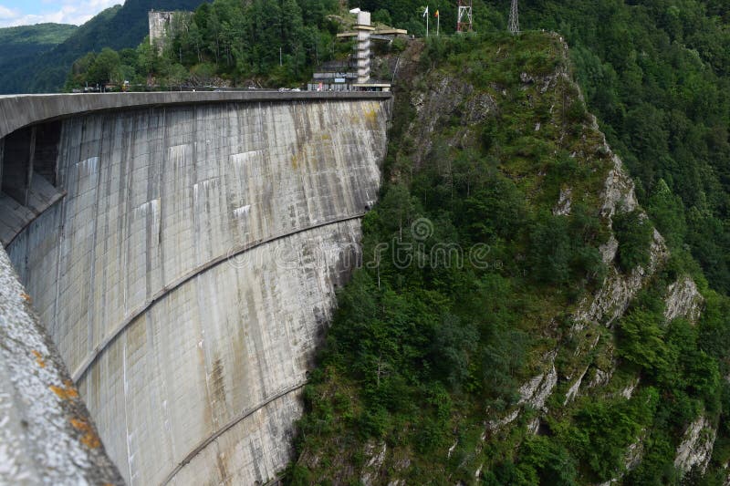 The dam wall editorial photography. Image of track, river - 284346767