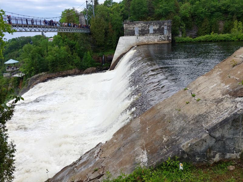 Dam and waterfall editorial photography. Image of quebec - 135221722