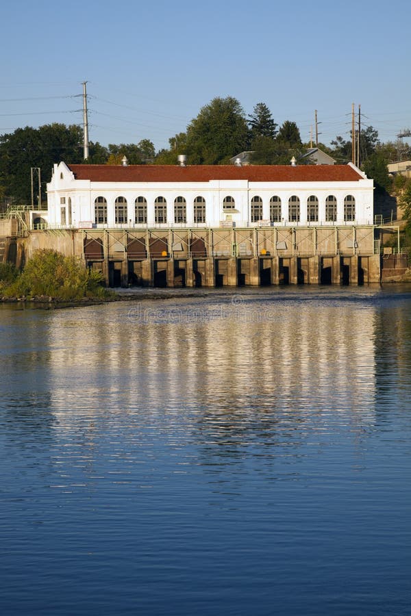 Dam in Wisconsin Dells stock photo. Image of lake, reflection - 11184080