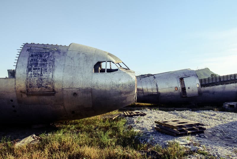 Damage of Airplane at Field Stock Photo - Image of head, meadow: 153288842