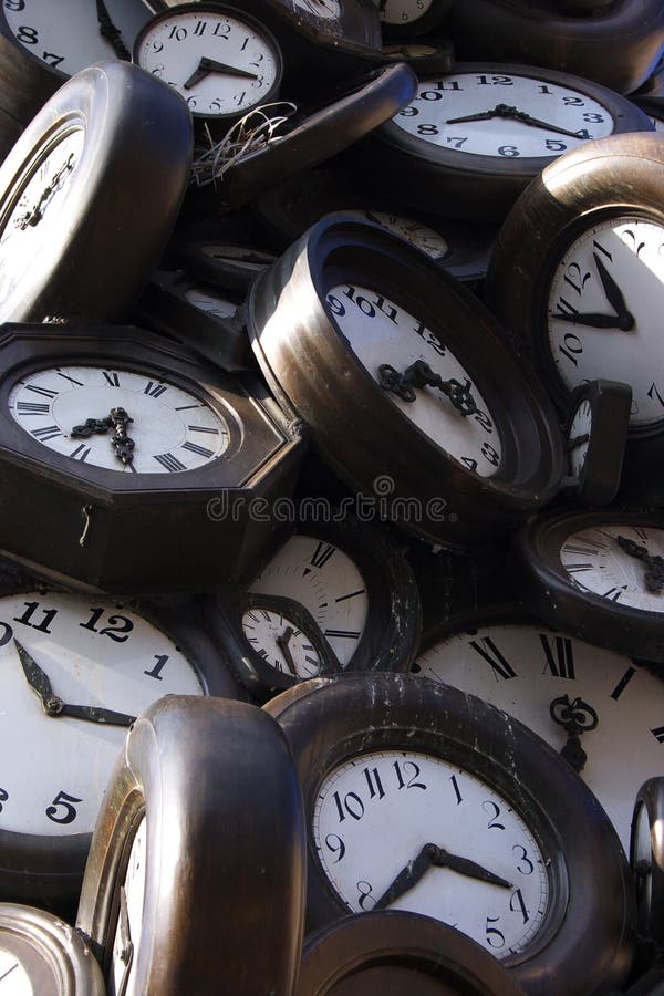 Mix of Damaged Clocks in Pile Stock Photo - Image of cogs, hour: 114932116