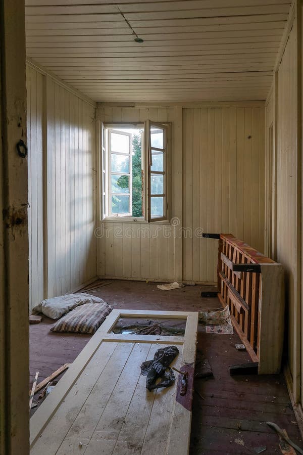 Damaged old room stock image. Image of grunge, messy - 45092027