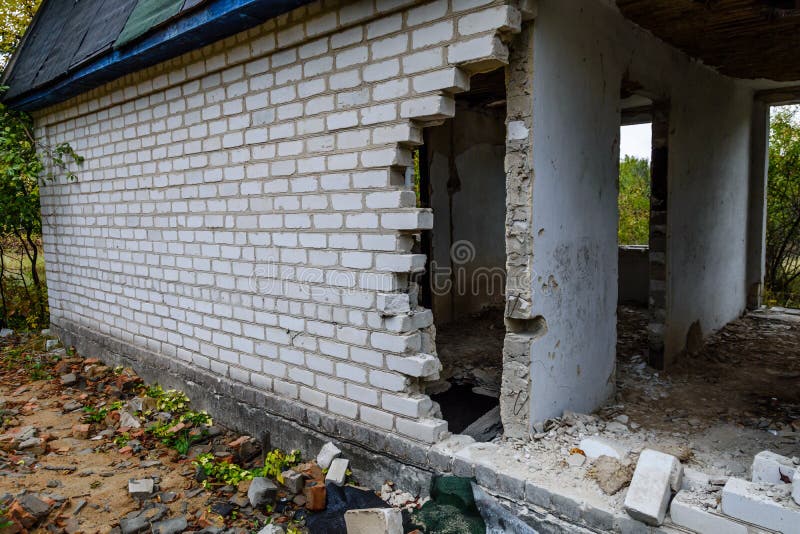 Damaged Walls of the Residential Building Stock Image - Image of ...
