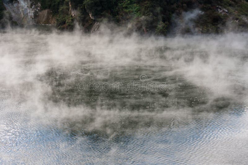 Dampf, Der Vom See Matheson Anhebt Stockfoto - Bild von dampf, ruhig ...