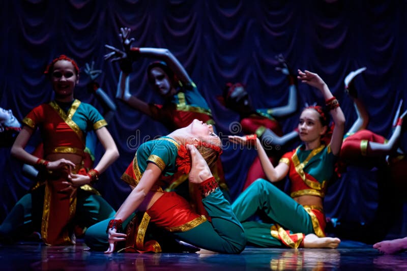 Postura indiana da dança imagem de stock editorial. Imagem de postura ...