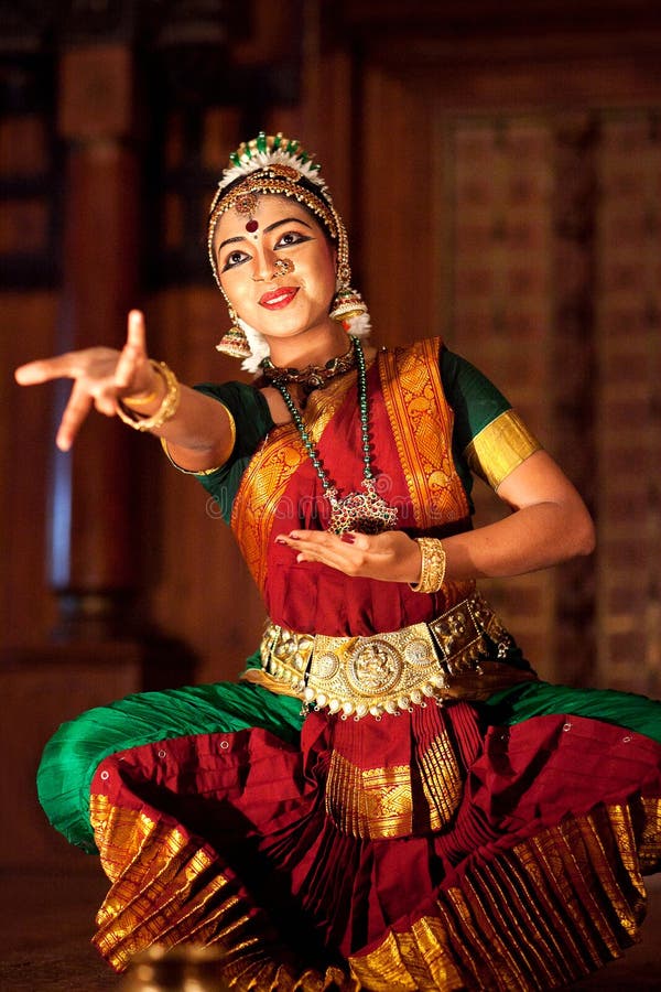 Dança indiana Kuchipudi foto editorial. Imagem de vestido - 65853481