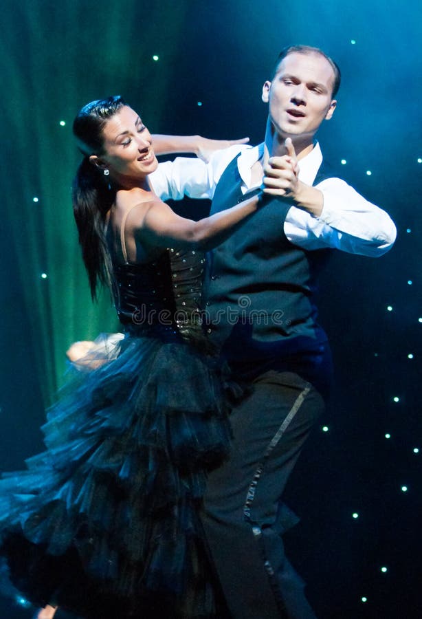 Valsa vienense imagem de stock editorial. Imagem de caucasiano - 43572279