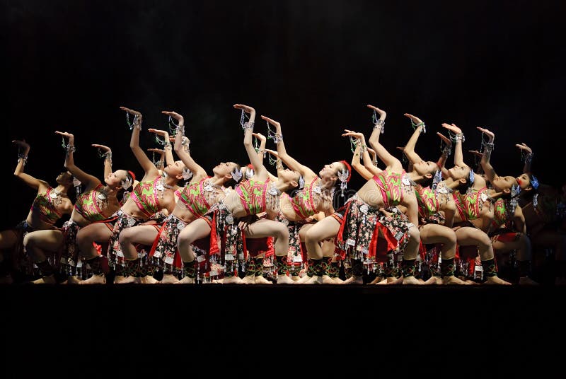 Dança moderna chinesa foto de stock editorial. Imagem de chinesa - 15673648