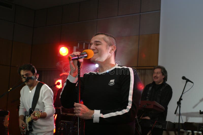 Dan Bitman editorial image. Image of smile, scene, rock - 33146455