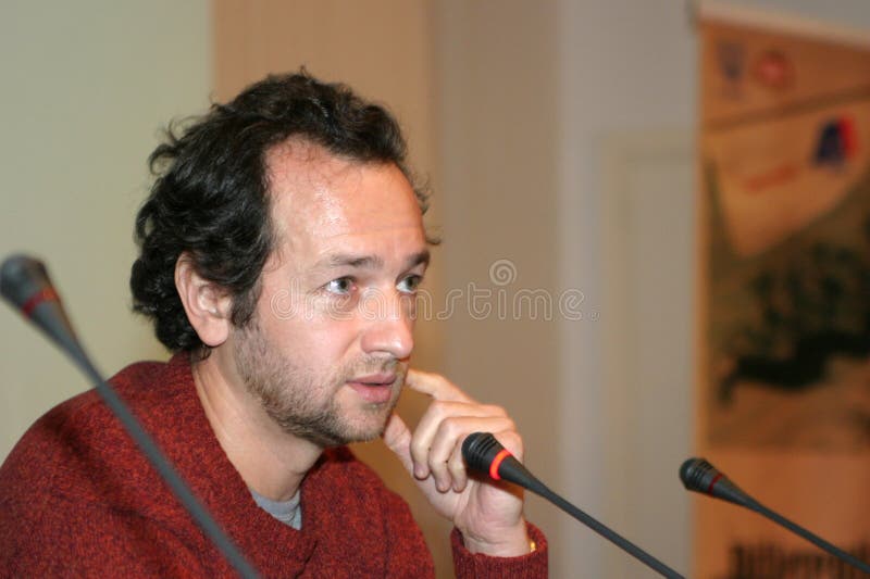 Dan Puric editorial image. Image of courtain, puric, portret - 22746370