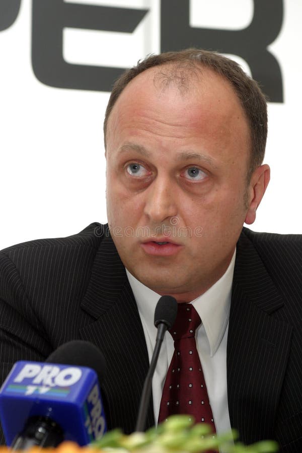 Dan Sucu editorial photography. Image of face, wood, chief - 24932782