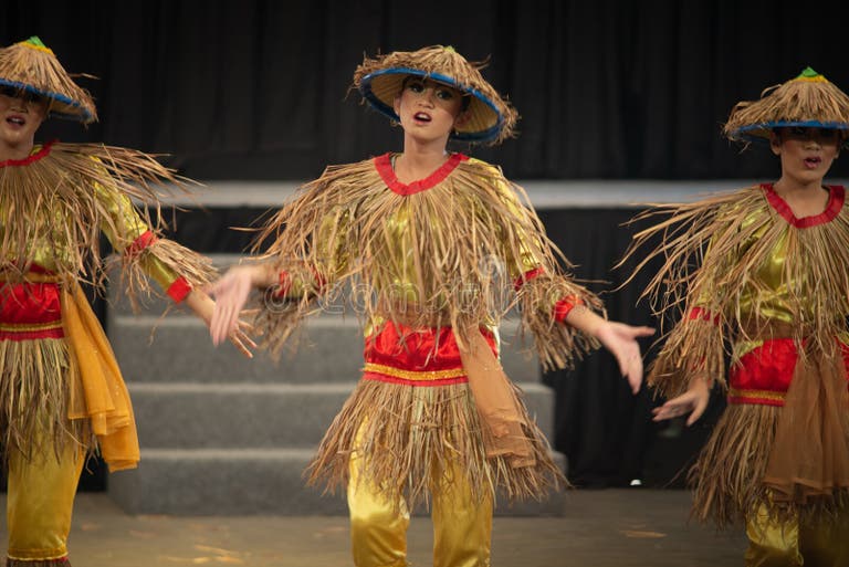 Dance Performance at Parade Tari Nusantara 2014 Editorial Image - Image ...