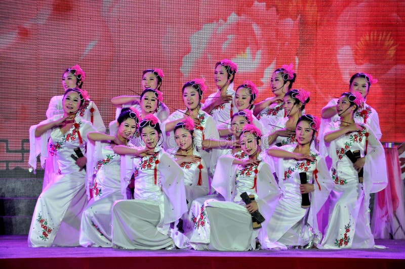 Dance To Celebrate Lantern Festival Editorial Photography - Image of ...