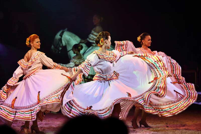 Dance women editorial stock image. Image of circus, suknie - 74881724