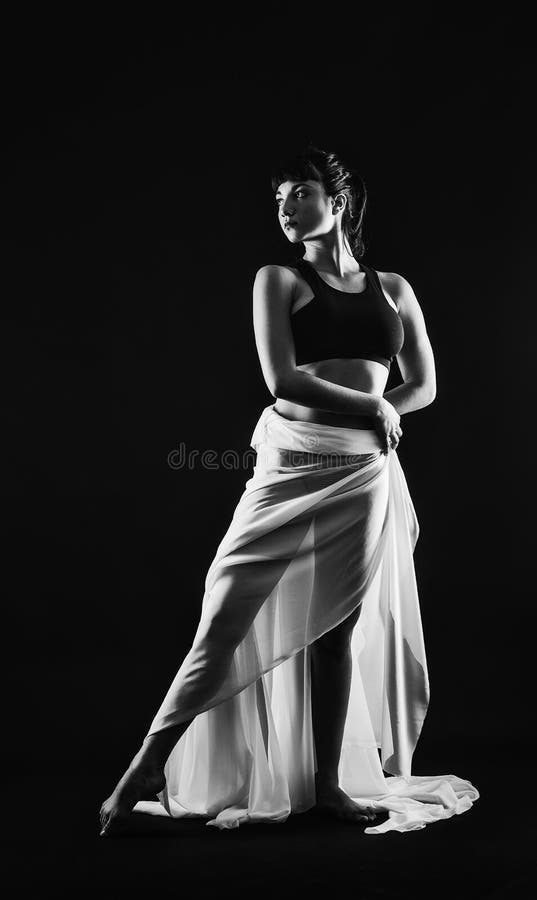 Dancer women en studio stock photo. Image of dancer - 193639138