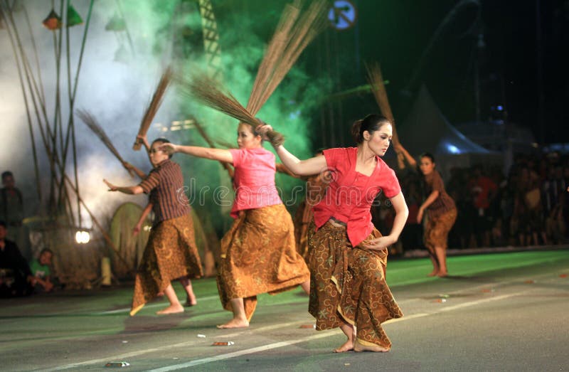 Dancers editorial photo. Image of sweeping, java, perform - 50553136