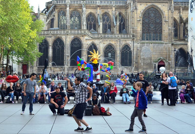 Dancing at the Fountain, Paris Editorial Image - Image of building ...