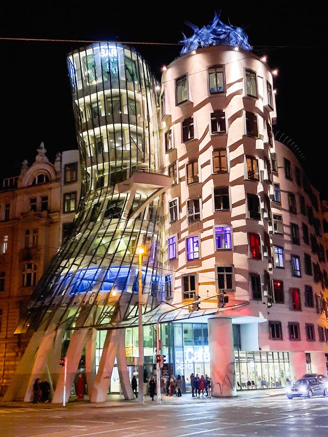 Dancing House at night editorial photography. Image of dancing - 262733102