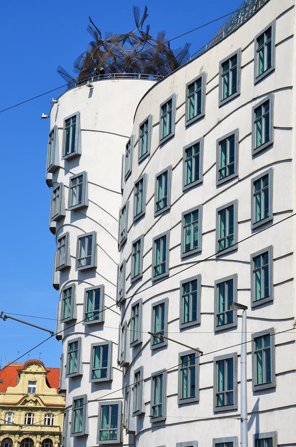 Dancing house, Prague editorial stock image. Image of dance - 29989859
