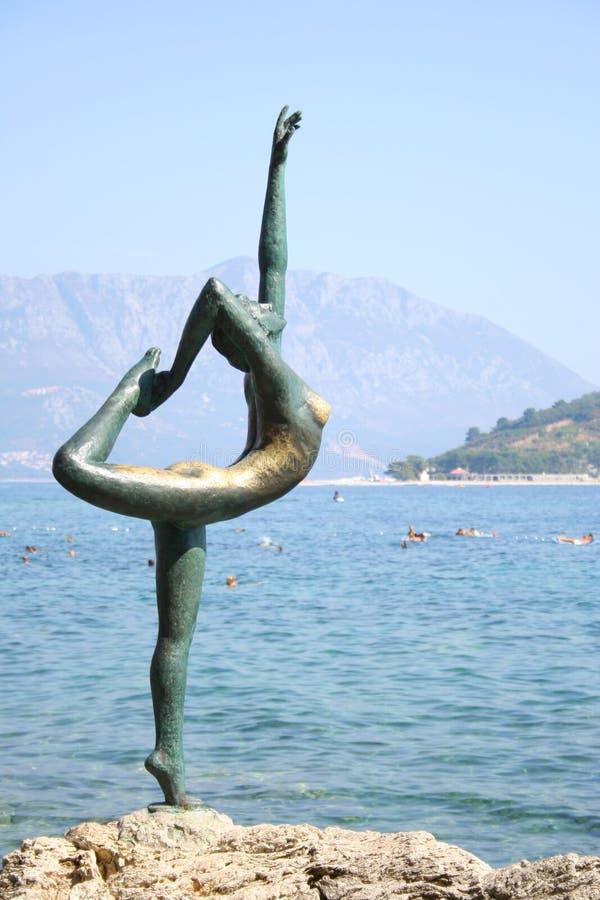 Dancing Statue Picture. Image: 5006093