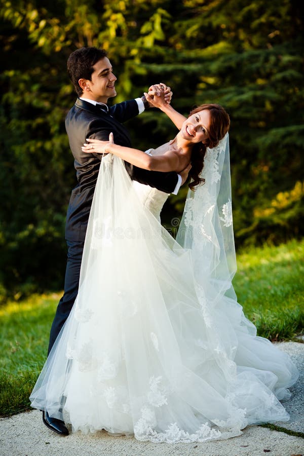 Dancing wedding couple stock image. Image of beautiul - 28570787