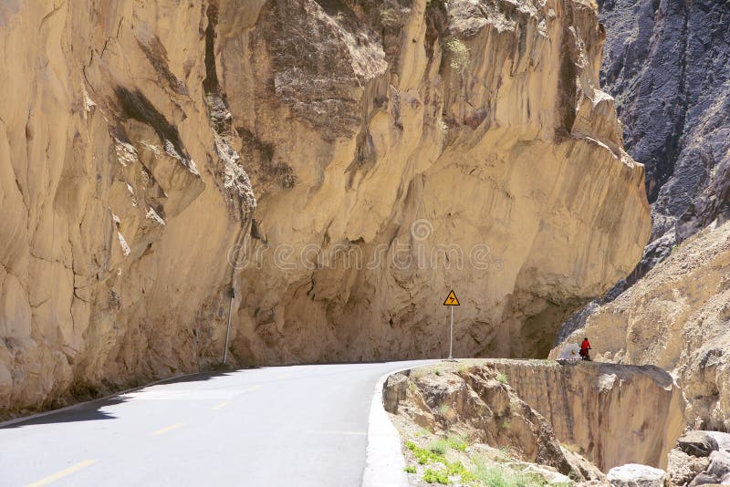 Dangerous road stock image. Image of road, escarpment - 32689463