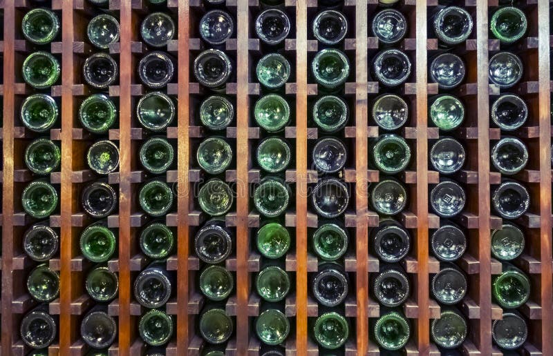 Dans Les Flancs Il Y a Un Cognac Photo stock - Image du bouteille, beau ...