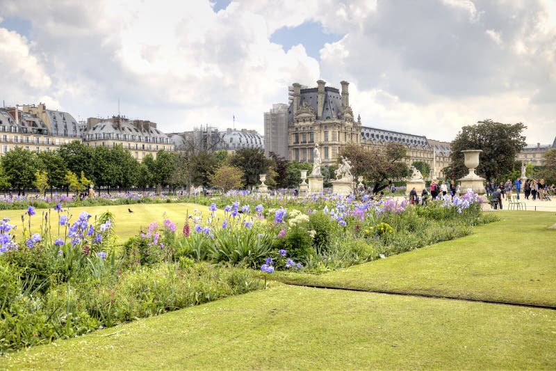 Dans Les Jardins De Tuileries Image stock éditorial - Image du urbain ...
