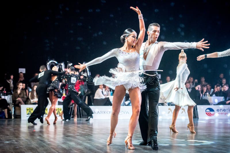 Dansare Som Dansar Latinsk Dans Redaktionell Bild - Bild av kapacitet ...