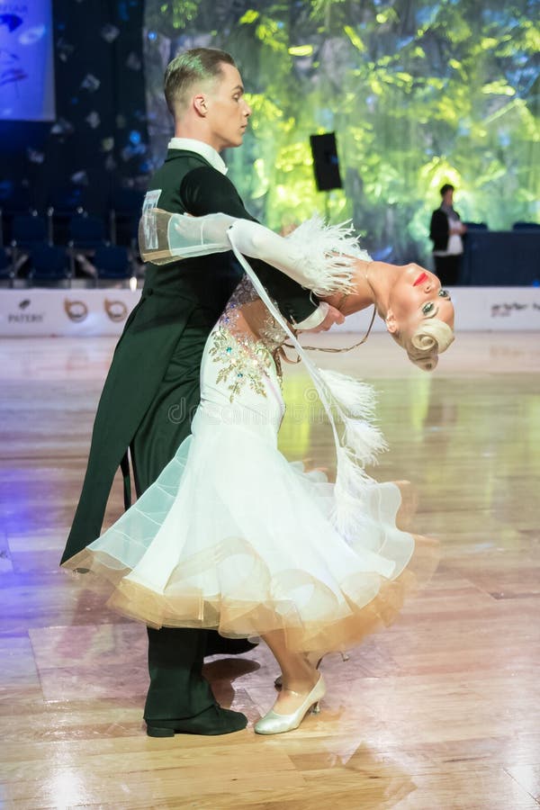 Dansare Som Dansar Standard Dans Redaktionell Fotografering för ...