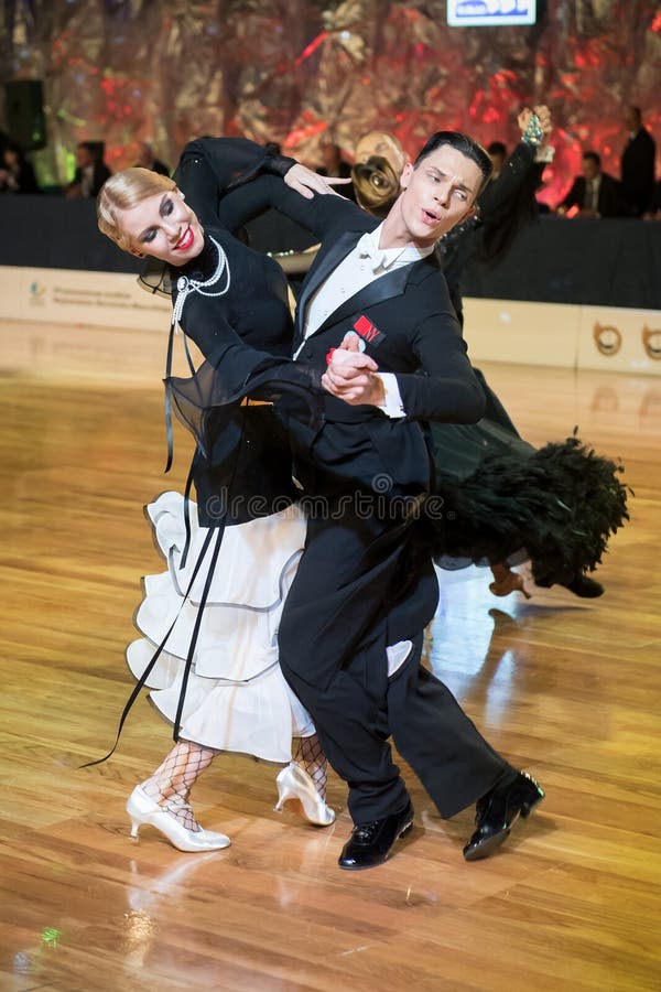 Dansare Som Dansar Standard Dans Redaktionell Fotografering för ...