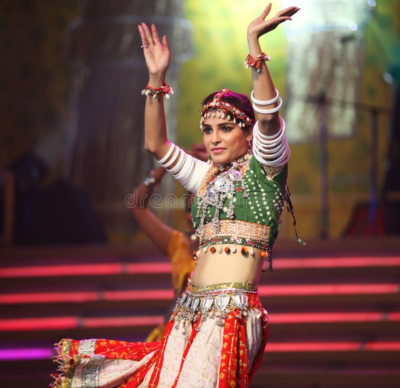 Indisk musikshow för dans redaktionell arkivbild. Bild av hälsa - 12799782