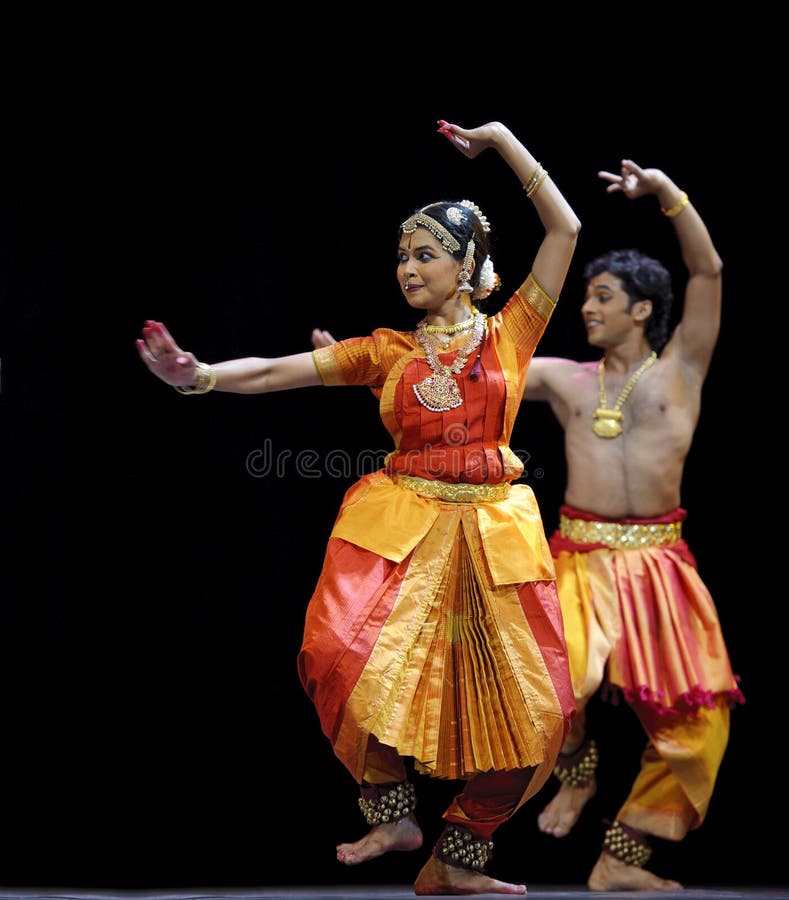 Danse folklorique indienne image stock éditorial. Image du attrayant ...