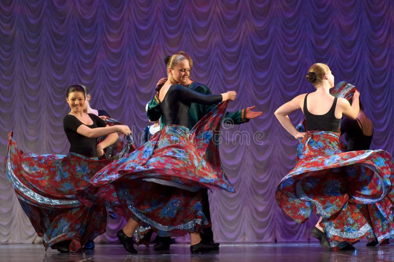 Danse gitane photo stock éditorial. Image du indoors - 41238518