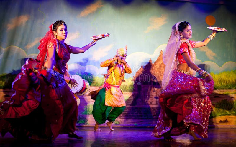 Danse Indienne Traditionnelle Photographie éditorial - Image du asie ...