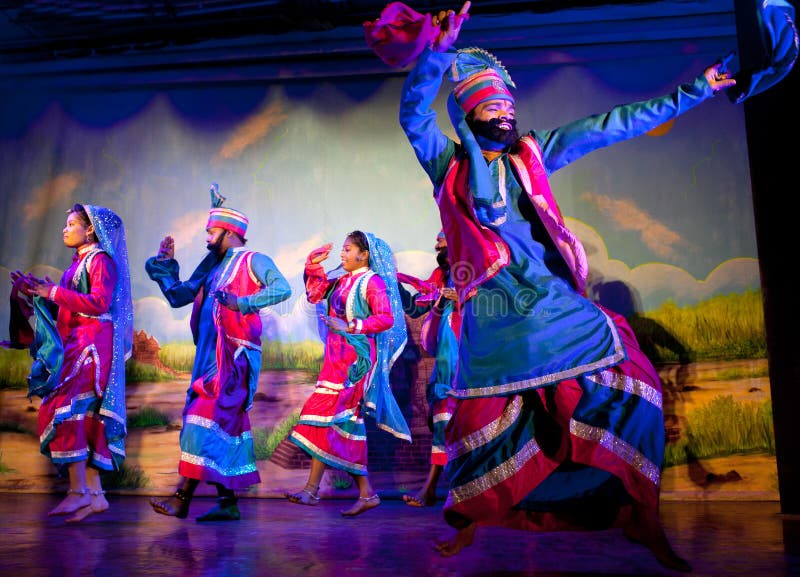 Danse Indienne Traditionnelle Photographie éditorial - Image du robe ...