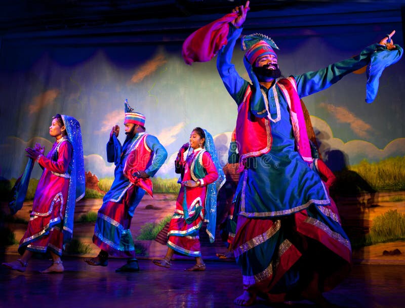 Danse Indienne Traditionnelle Dans Khajuraho, Inde Photographie ...