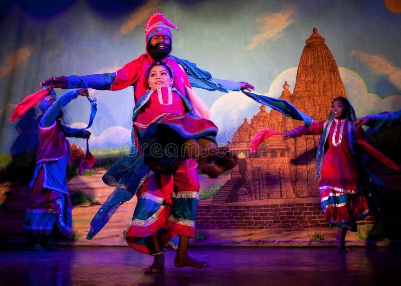 Danse Indienne Traditionnelle Photographie éditorial - Image du asie ...