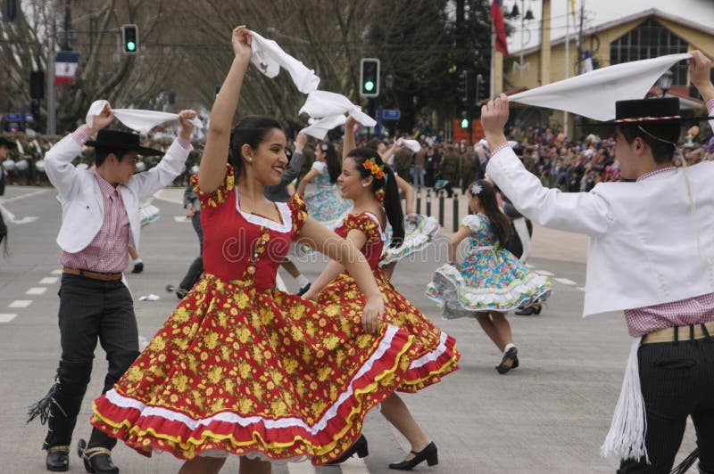 Danse Traditionnelle Du Chili Image éditorial - Image du folklore ...