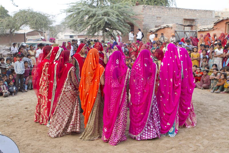 Musique Et Groupe Indiens Traditionnels De Danse Photo éditorial ...