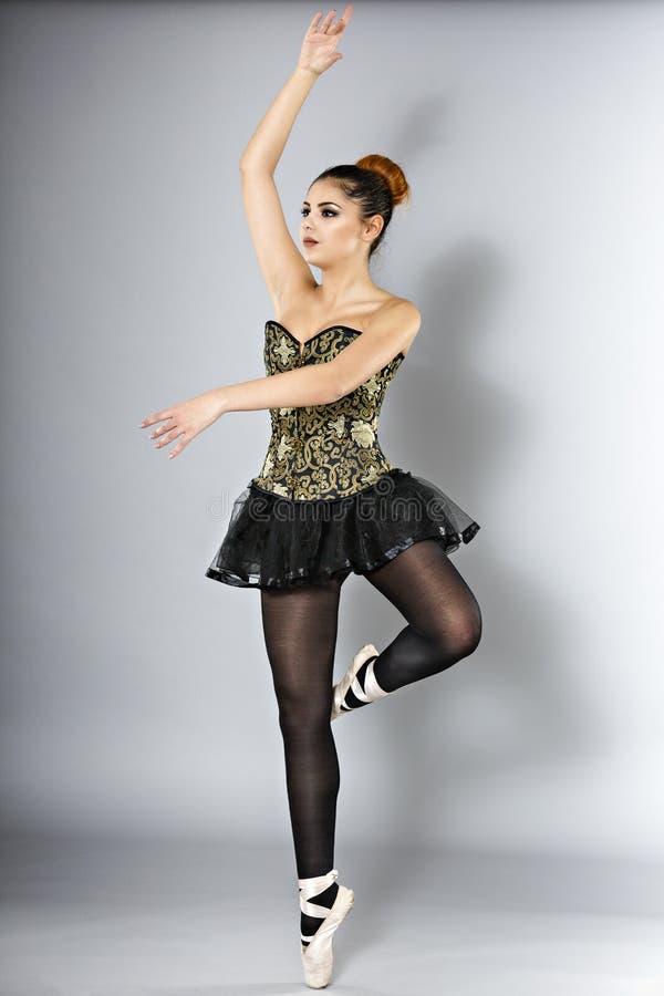 Danseur Classique Féminin Professionnel Image stock - Image du grace ...