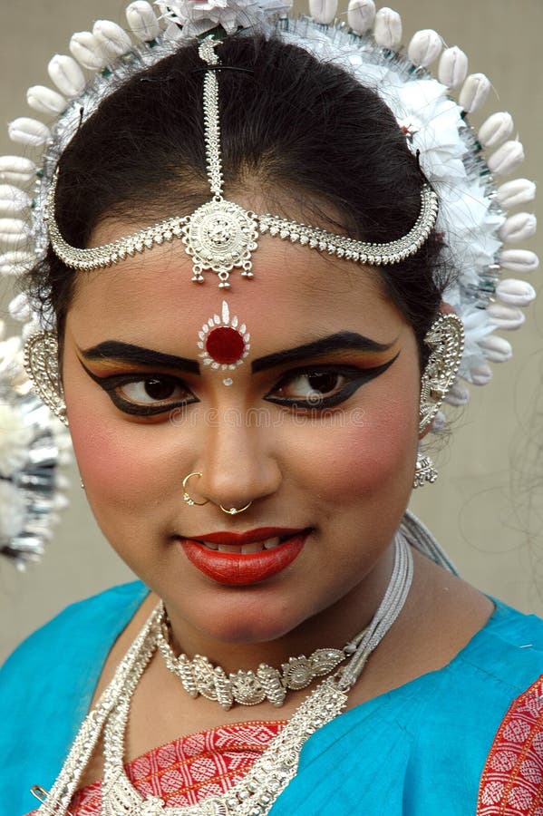 Danseuse indienne photo éditorial. Image du tissu, danse - 17563301