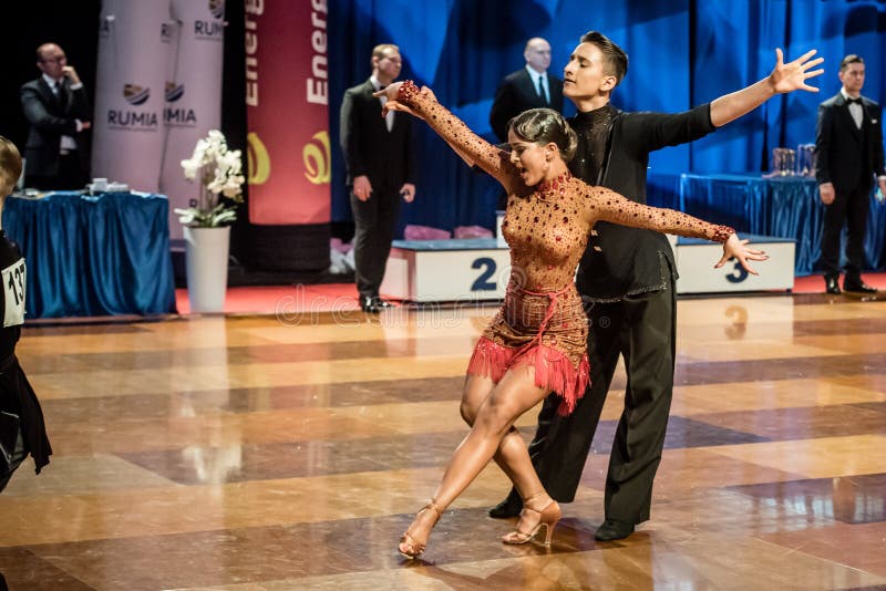 Danseurs Dansant La Danse Latine Photographie éditorial - Image du ...