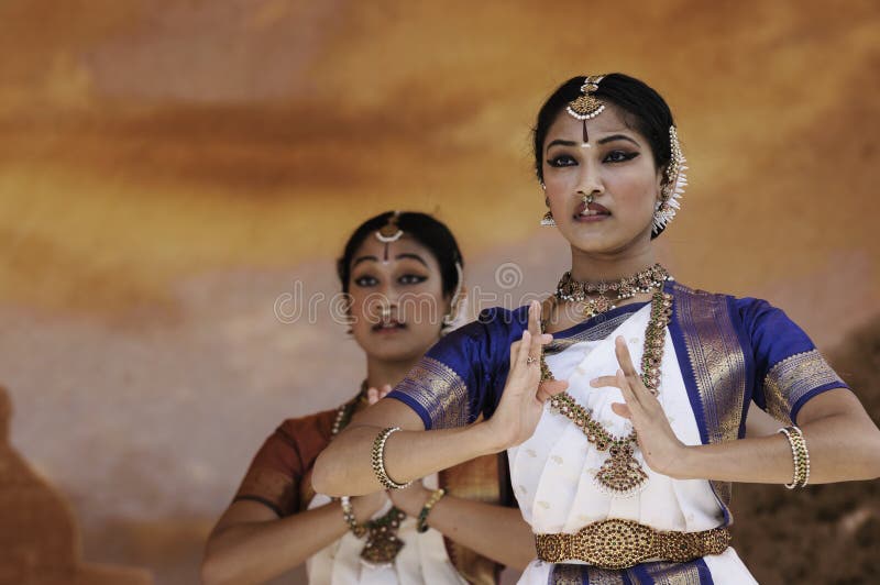 Filles de l'Inde photo éditorial. Image of réservoir - 24160201