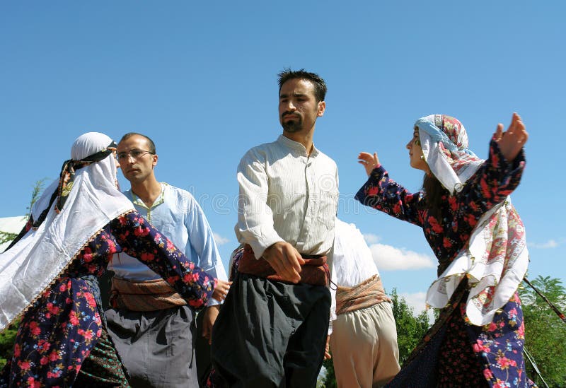 Danseurs turcs photo éditorial. Image du festival, homme - 57947691